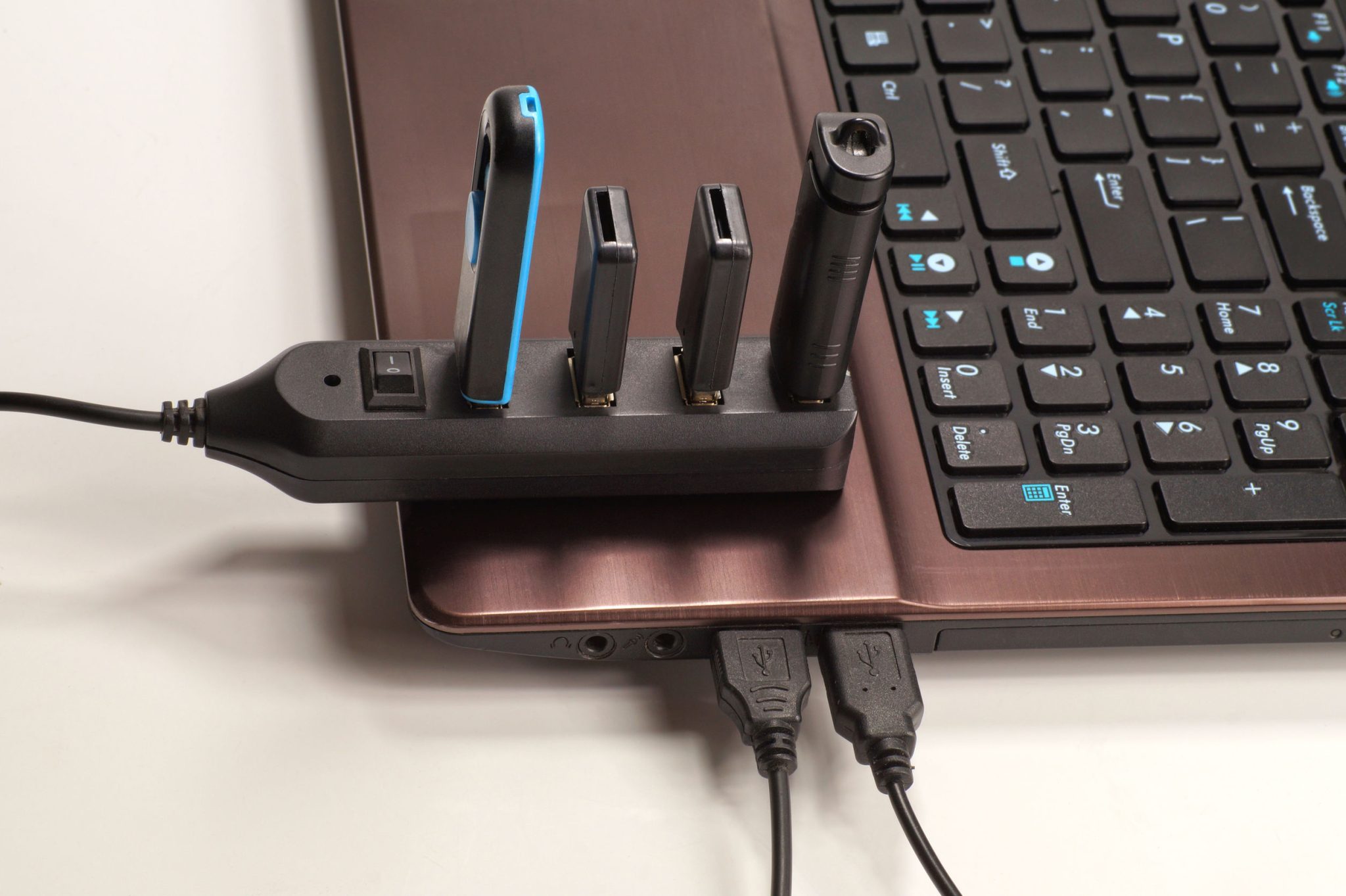 How to Choose the Best USB Hub and Expand Your Connections - Hardware Guide
