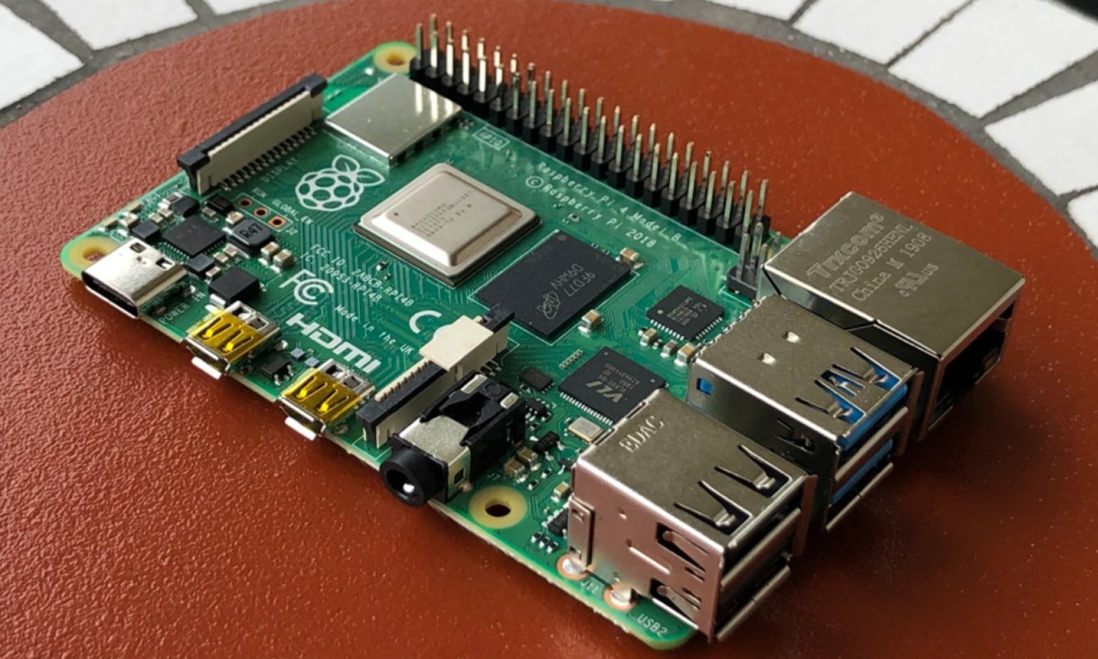Cómo configurar una Raspberry Pi por primera vez - Guía Hardware