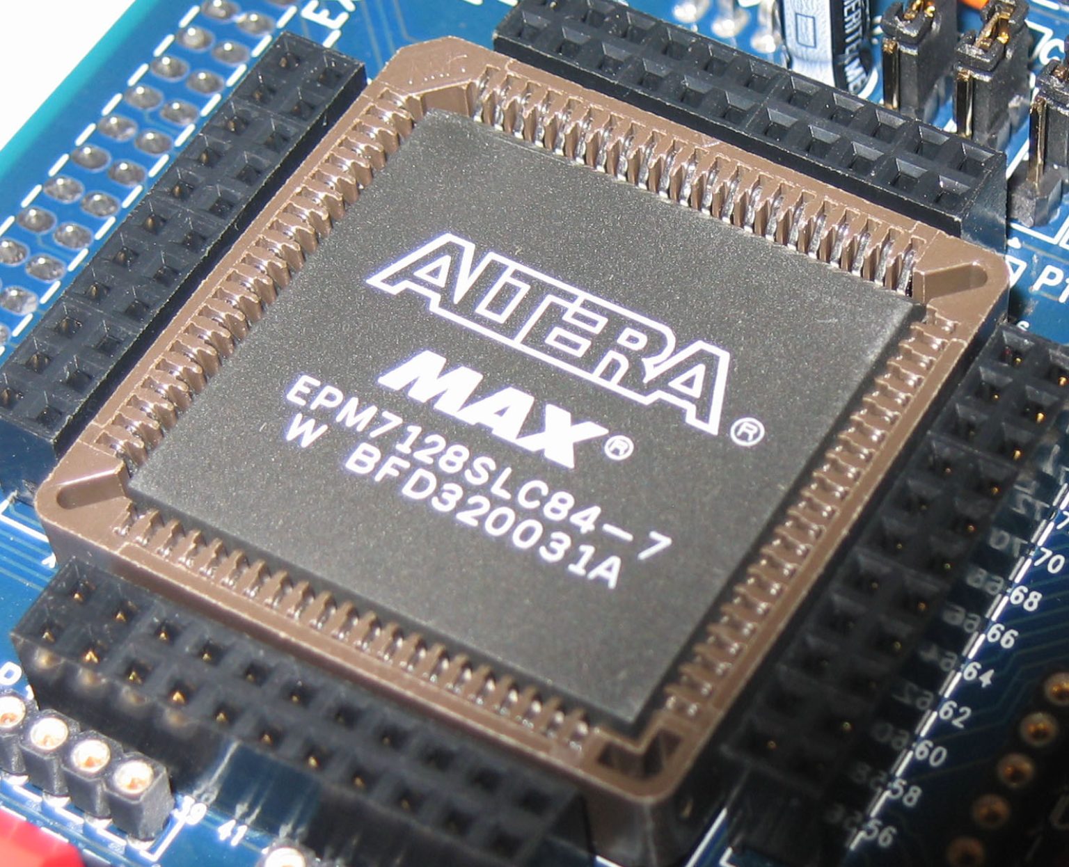 FPGA: qué es y para qué sirve - Guía Hardware