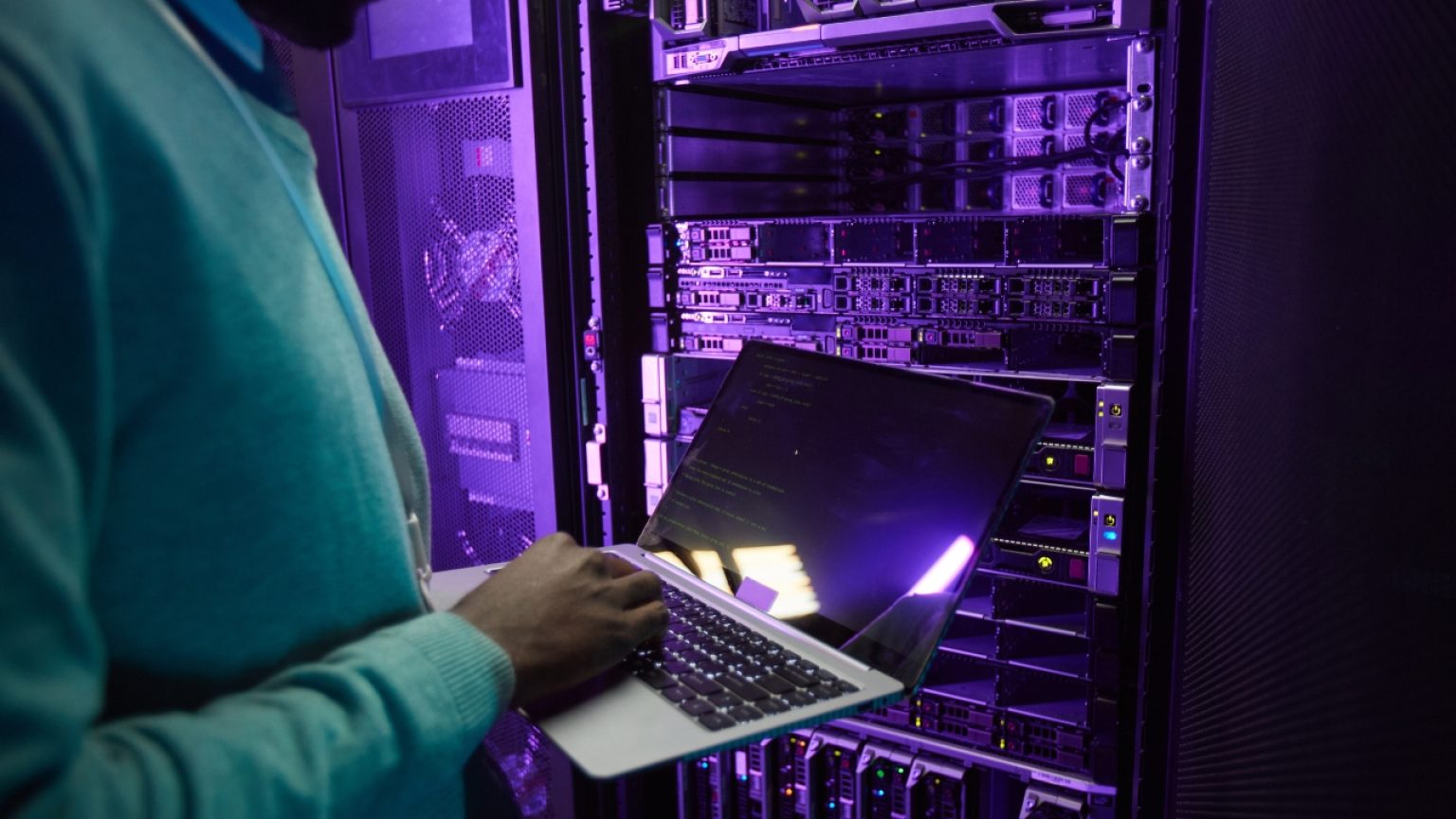 How to Choose SSDs for Corporate Data Centers - Hardware Guide